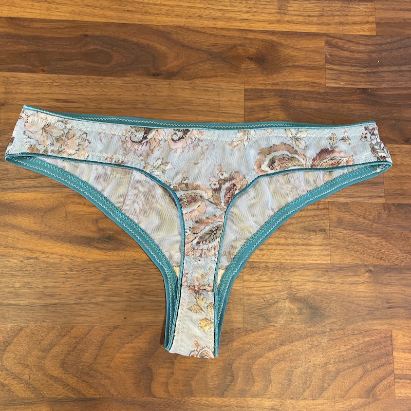 A holiday lingerie set – FehrTrade